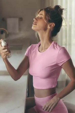 Alo Yoga Alosoft Crop Finesse Short Sleeve Top - Sweet Pink
